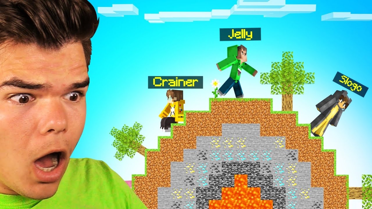Playing MINECRAFT But The WORLD Is ROUND... - Minecraft videos