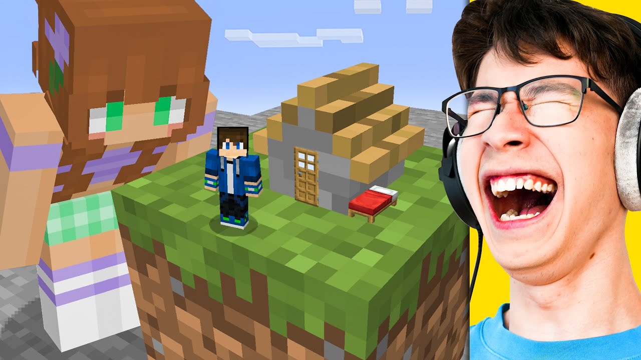 I Fooled a Girl with a TINY Minecraft World - Minecraft videos